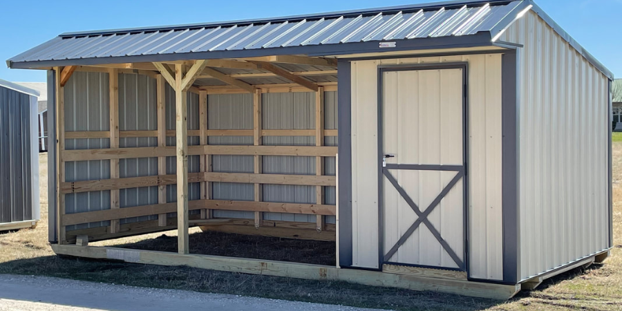 What Is a Loafing Shed? 3 Benefits for Your Horses and Livestock